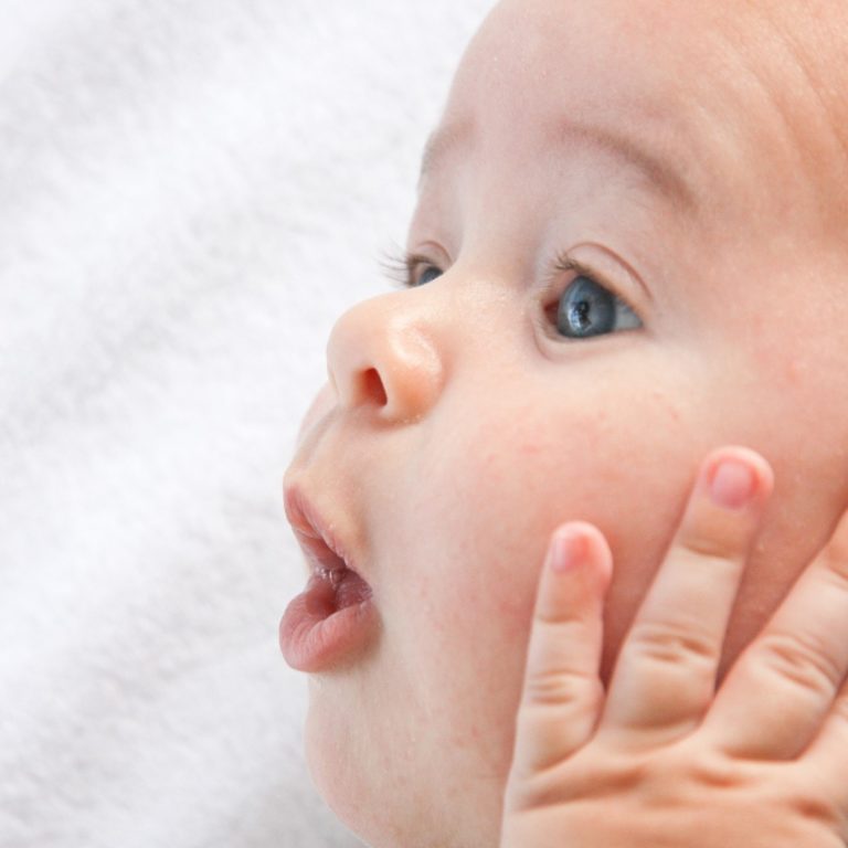 Les étapes d'évolution d’un bébé jusqu'à 18 mois ! - La boite à grandir